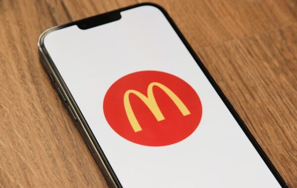 The Beauty of Symmetrical Logos: 10 Examples + Tips - Kimp