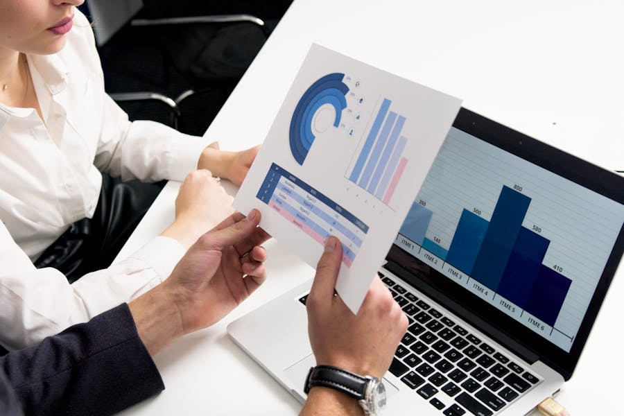 Invisible Marketing: The Art of Attracting Customers Without Pushing ...